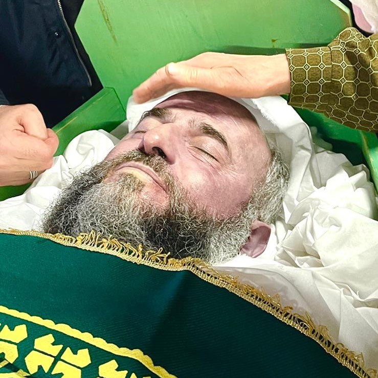 TIJELO MUAMERA ZUKORLIĆA NAKON EKSHUMACIJE I OBDUKCIJE UKOPANO U HAREMU ... TIJELO MUAMERA ZUKORLIĆA NAKON EKSHUMACIJE I OBDUKCIJE UKOPANO U HAREMU ...