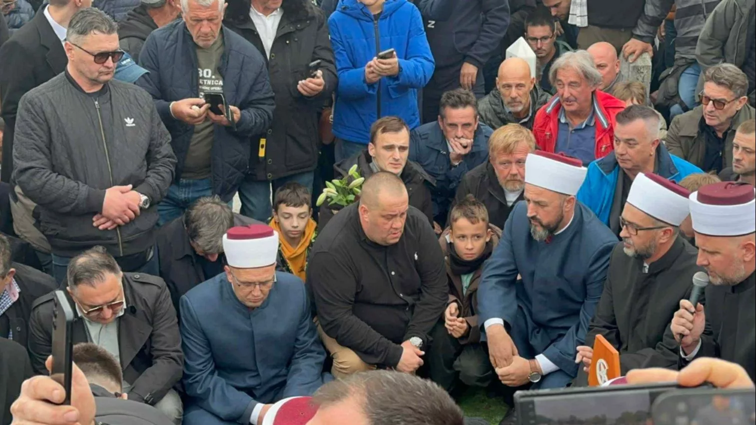 Na Barama klanjana dženaza Halidu Bešliću i obavljen ukop - Senzacija